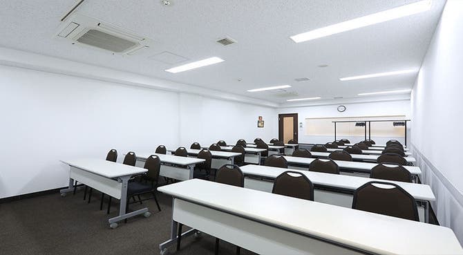 【池袋駅東口から徒歩30秒　403号室】セミナー・会議利用はもちろん、動画撮影・配信・お教室利用もOK♪