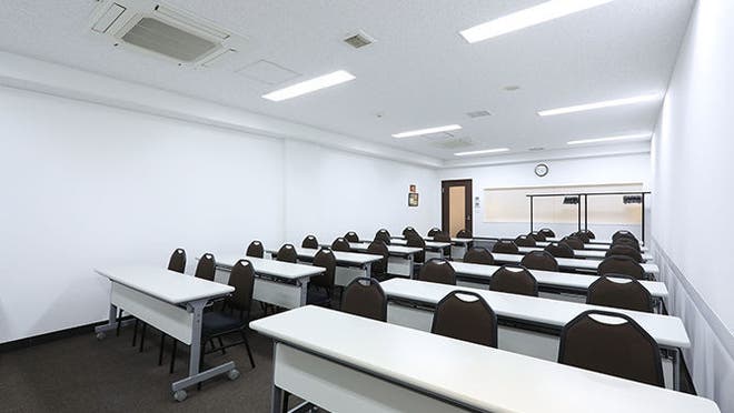 【池袋駅東口から徒歩30秒 403号室】セミナー・会議利用はもちろん、動画撮影・配信・お教室利用もOK♪の写真1