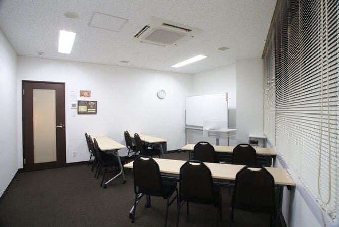 【池袋駅東口から徒歩30秒　701号室】セミナー・会議利用はもちろん、動画撮影・配信・お教室利用もOK♪の写真2