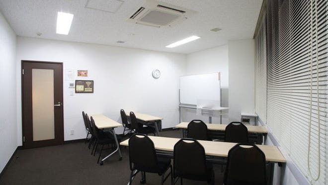 【池袋駅東口から徒歩30秒 701号室】セミナー・会議利用はもちろん、動画撮影・配信・お教室利用もOK♪の写真2