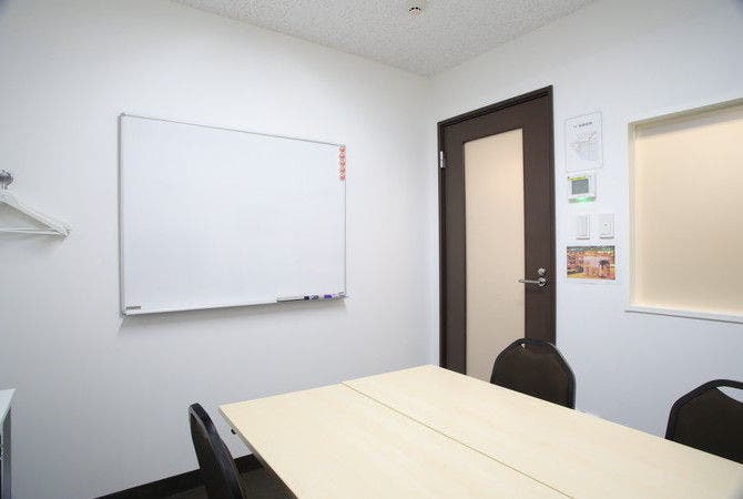 【池袋駅東口から徒歩30秒　703号室】セミナー・会議利用はもちろん、動画撮影・配信・お教室利用もOK♪の写真2