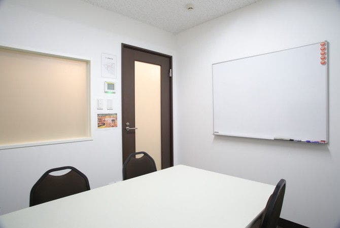 【池袋駅東口から徒歩30秒　704号室】セミナー・会議利用はもちろん、動画撮影・配信・お教室利用もOK♪の写真2