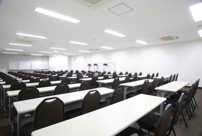 【池袋駅東口から徒歩30秒　706号室】セミナー・会議利用はもちろん、動画撮影・配信・お教室利用もOK♪の写真1