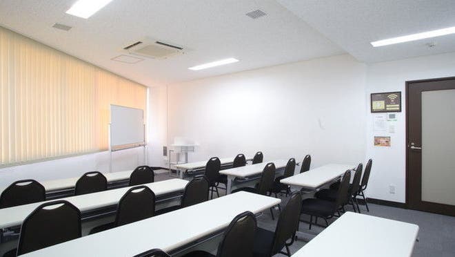 【池袋駅東口から徒歩30秒 801号室】セミナー・会議利用はもちろん、動画撮影・配信・お教室利用もOK♪の写真1