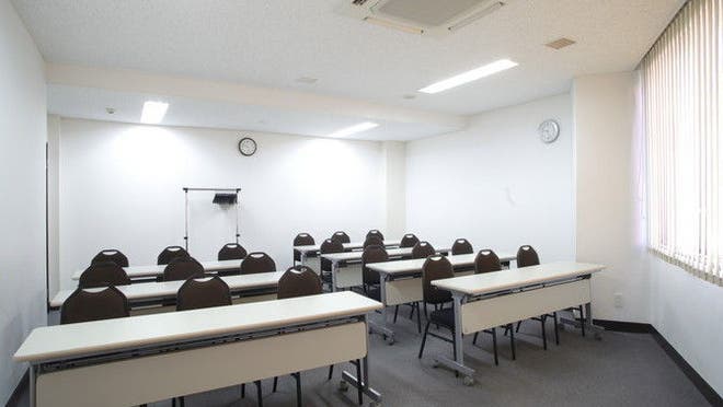 【池袋駅東口から徒歩30秒 801号室】セミナー・会議利用はもちろん、動画撮影・配信・お教室利用もOK♪の写真2