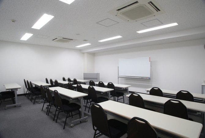 【池袋駅東口から徒歩30秒　 802号室】セミナー・会議利用はもちろん、動画撮影・配信・お教室利用もOK♪の写真1