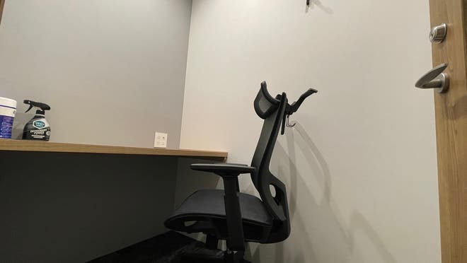 【松山 COMOL 900円/h! 】鍵付き完全個室 209の写真1