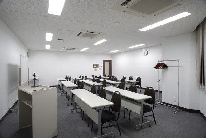 【池袋駅東口から徒歩30秒　803号室】セミナー・会議利用はもちろん、動画撮影・配信・お教室利用もOKの写真1