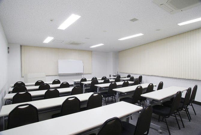 【池袋駅東口から徒歩30秒　 804号室】セミナー・会議利用はもちろん、動画撮影・配信・お教室利用もOK♪の写真1