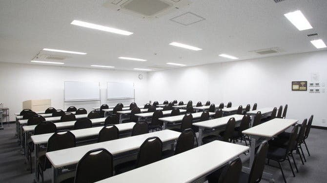 【池袋駅東口から徒歩30秒 805号室】セミナー・会議利用はもちろん、動画撮影・配信・お教室利用もOK♪の写真1