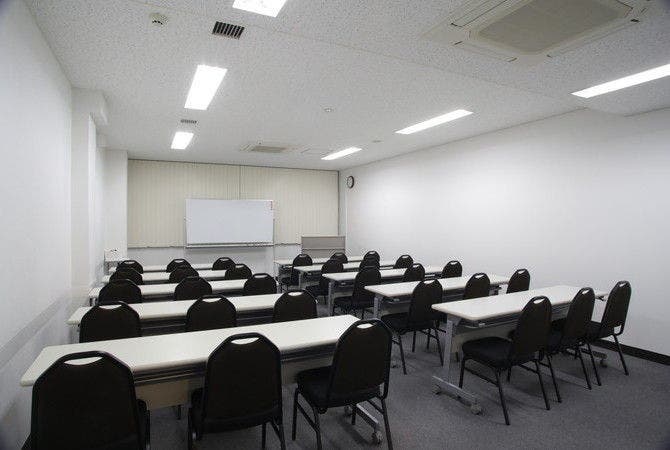 【池袋駅東口から徒歩30秒　806号室】セミナー・会議利用はもちろん、動画撮影・配信・お教室利用もOK♪の写真1