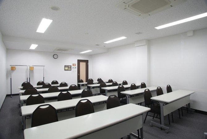 【池袋駅東口から徒歩30秒　806号室】セミナー・会議利用はもちろん、動画撮影・配信・お教室利用もOK♪の写真2