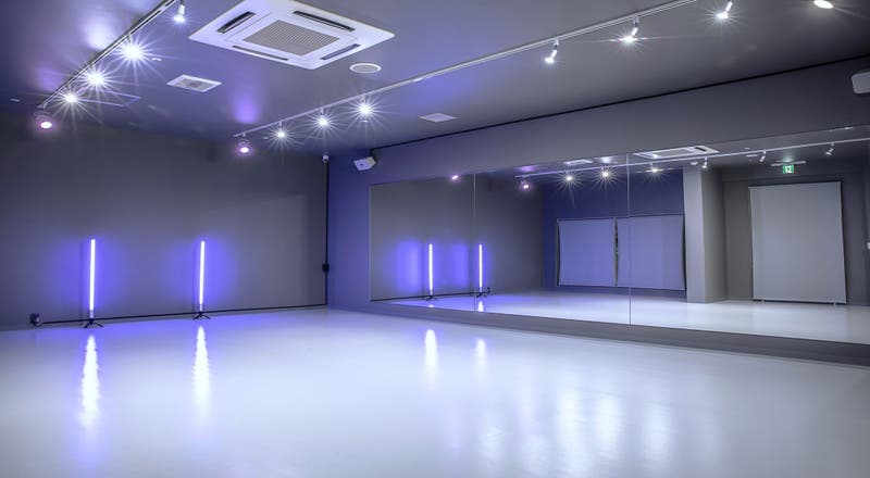 地下鉄駅直結ビル内でアクセス抜群！SNS映え☆スタイリッシュでかっこいいレンタルスタジオ♪無料駐車場完備！