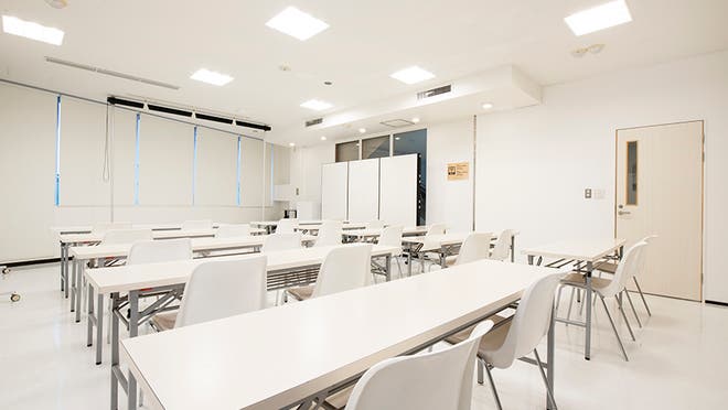 大型スクリーン標準装備!20~30人での利用に最適な多目的スペースですの写真4