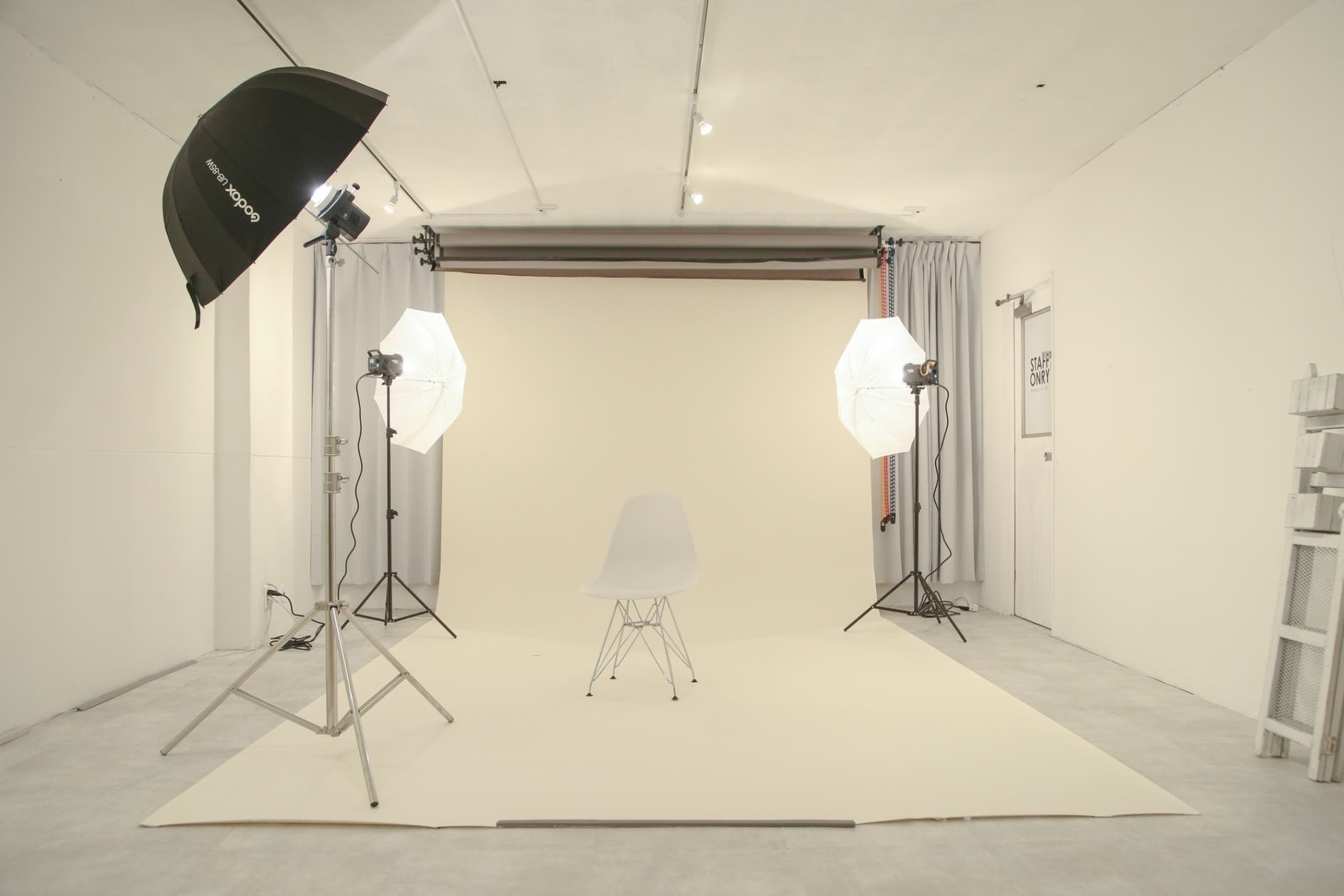 【3F】新浜松駅から徒歩8分！自然光・背景紙撮影ができるシンプルで使いやすいスタジオの写真7