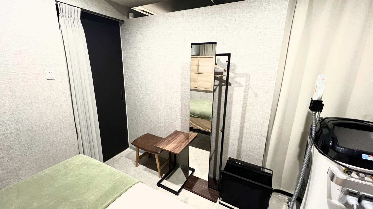 《土日も同額★キャンペーン中》窓が広くて光が差し込むアイサロン内の【VIP】個室スペース。エステや整体などにの写真6