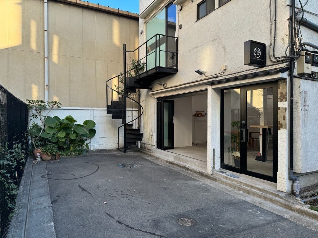 【１F路面】カフェカウンター併設。撮影、展示会、ギャラリーやPOP-UP、セミナー、ワークショップ等、多用途で使えます。の写真12