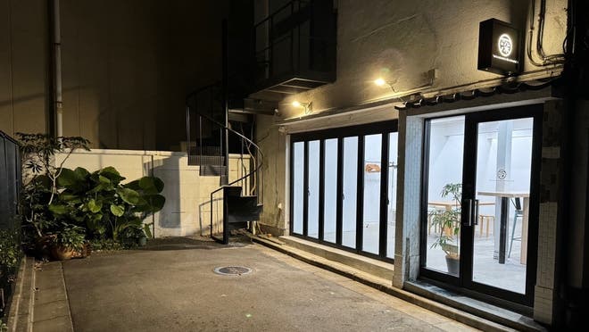 【1F路面】カフェカウンター併設。撮影、展示会、ギャラリーやPOP-UP、セミナー、ワークショップ等、多用途で使えます。の写真13