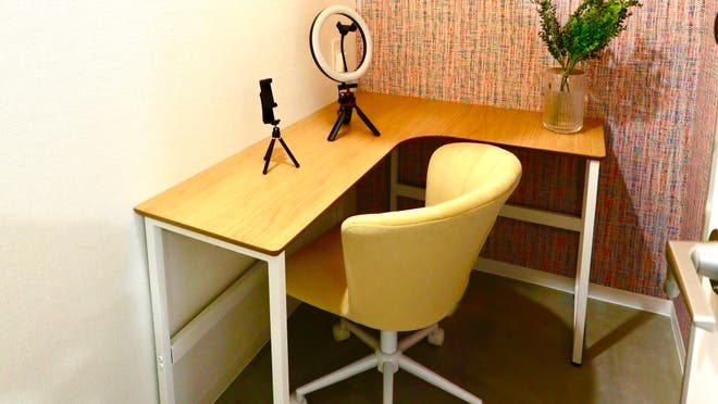 【仙台駅徒歩8分】プライベートルームB|防音空間|WEB面接・会議|動画配信|撮影・収録の写真1