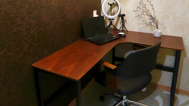 【仙台駅徒歩8分】プライベートルームC|防音空間|WEB面接・会議|動画配信|撮影・収録の写真1