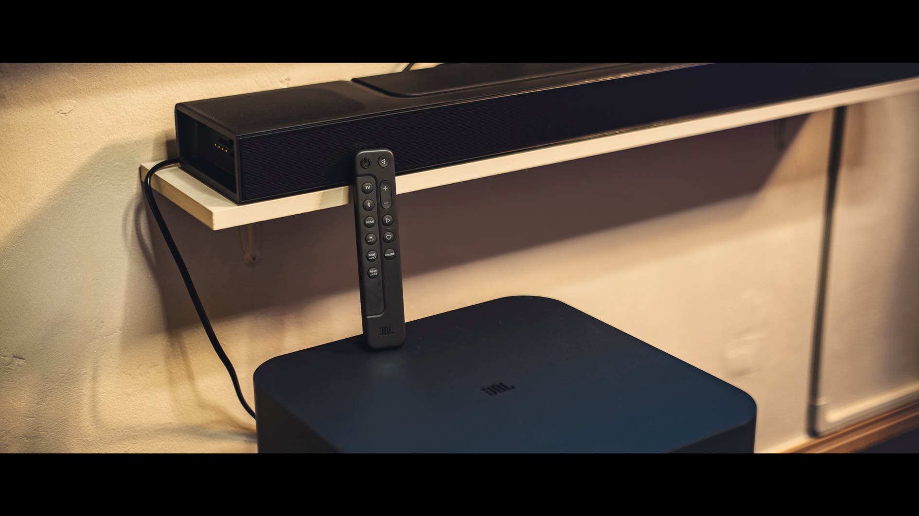 🔊スピーカー（JBL BAR 1000 サウンドバー/7.1.4ch完全ワイヤレスサラウンド/Dolby Atmos/DTS:X/eARC対応）の画像1