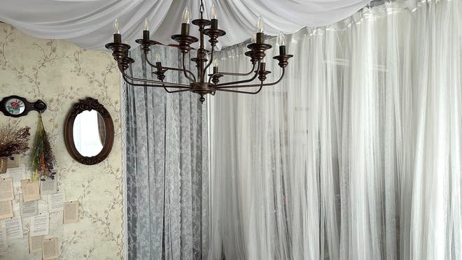 【Aroom】駅から徒歩5分!自然光の入るアンティークな洋室|ポートレート|コスプレ|推し活|お茶会の写真3