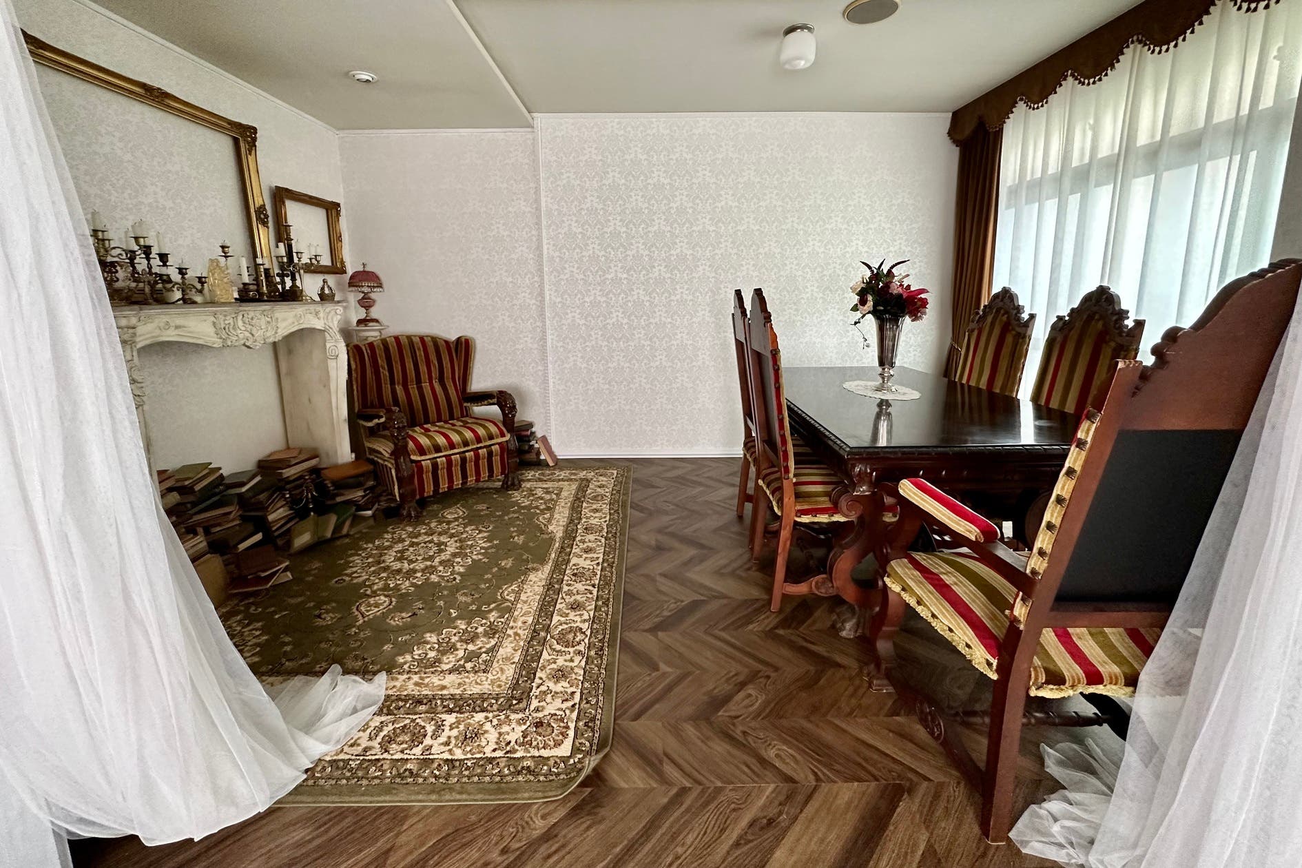 【Aroom】駅から徒歩5分！自然光の入るアンティークな洋室｜ポートレート｜コスプレ｜推し活｜お茶会の写真6