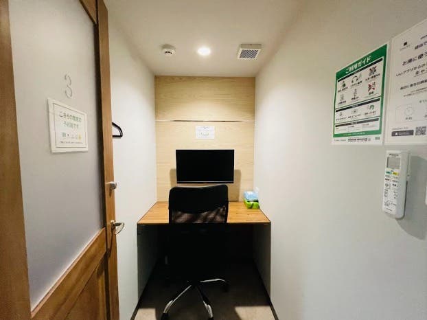 【30分330円！御徒町駅から徒歩1分】モニター・フリードリンク付き1名個室（ブース3）※予約時間前は入室不可の写真1