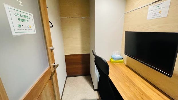 【30分330円!御徒町駅から徒歩1分】モニター・フリードリンク付き1名個室(ブース4)※予約時間前は入室不可の写真1