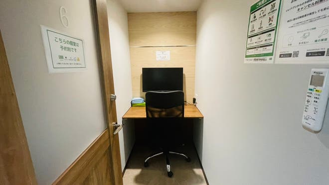 【30分330円!御徒町駅から徒歩1分】モニター・フリードリンク付き1名個室(ブース6)※予約時間前は入室不可の写真1