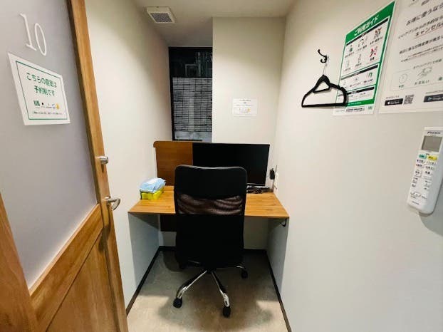 【30分330円！御徒町駅から徒歩1分】モニター・フリードリンク付き1名個室（ブース10）※予約時間前は入室不可の写真1