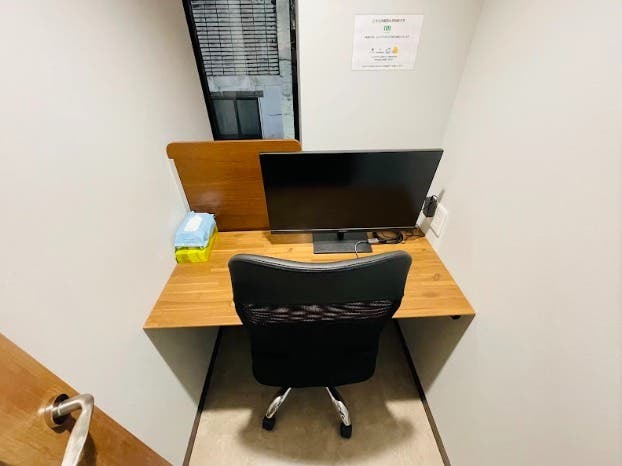 【30分330円！御徒町駅から徒歩1分】モニター・フリードリンク付き1名個室（ブース10）※予約時間前は入室不可の写真2