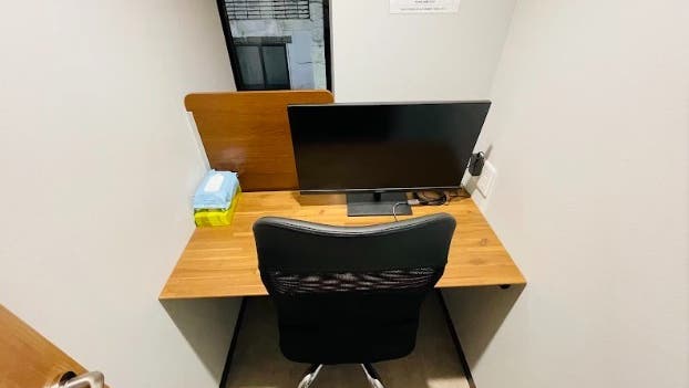 【30分330円!御徒町駅から徒歩1分】モニター・フリードリンク付き1名個室(ブース10)※予約時間前は入室不可の写真2