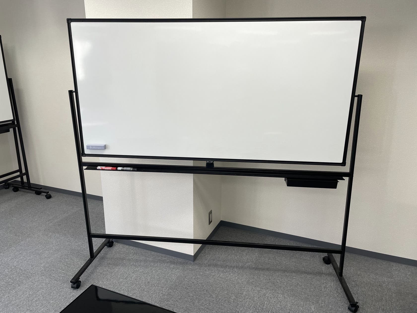 【大会議室 最大63名収容可能】新橋駅徒歩1分・内幸町1分！完全貸切スペース・会議/セミナー/勉強会におすすめの大会議室の写真6