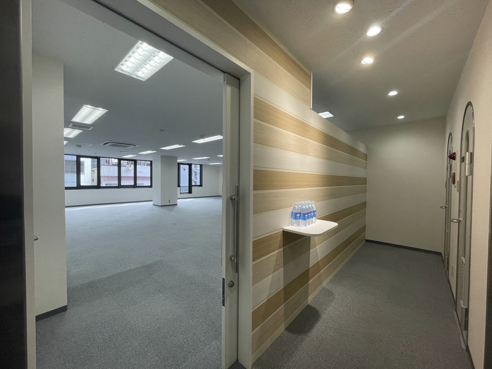 【大会議室 最大63名収容可能】新橋駅徒歩1分・内幸町1分！完全貸切スペース・会議/セミナー/勉強会におすすめの大会議室の写真7