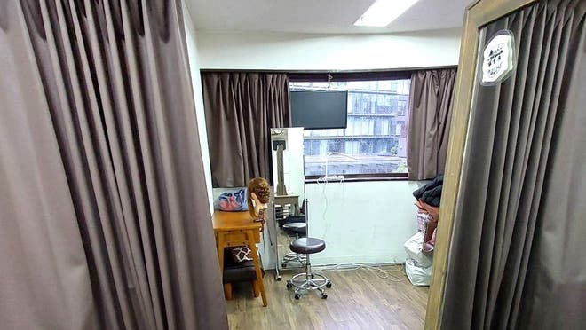 赤坂駅(歩3分)/赤坂見附駅(歩2分)の間にある営業中のヘアサロン(美容室)です。の写真2