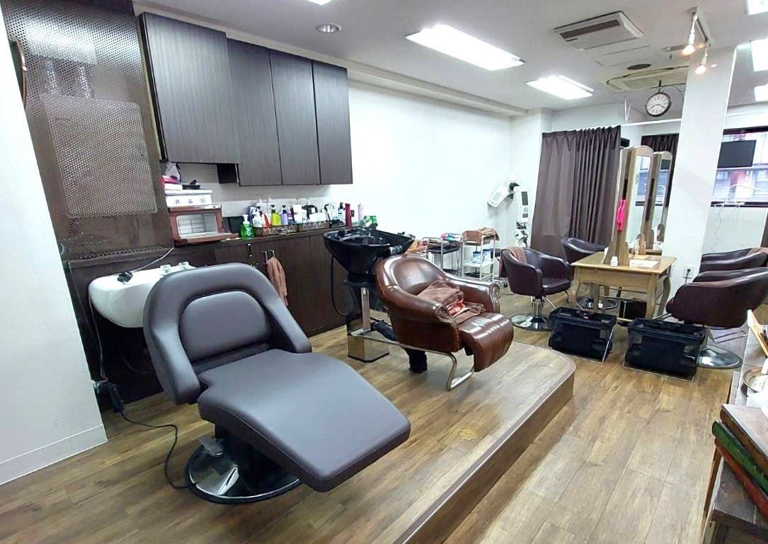 赤坂駅(歩3分)/赤坂見附駅(歩2分)の間にある営業中のヘアサロン(美容室)です。の写真5