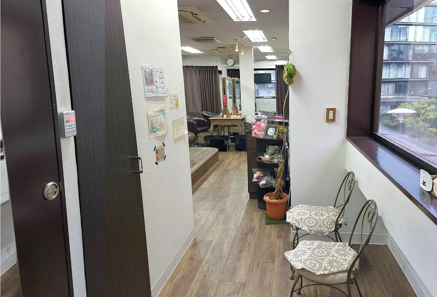 赤坂駅(歩3分)/赤坂見附駅(歩2分)の間にある営業中のヘアサロン(美容室)です。の写真7