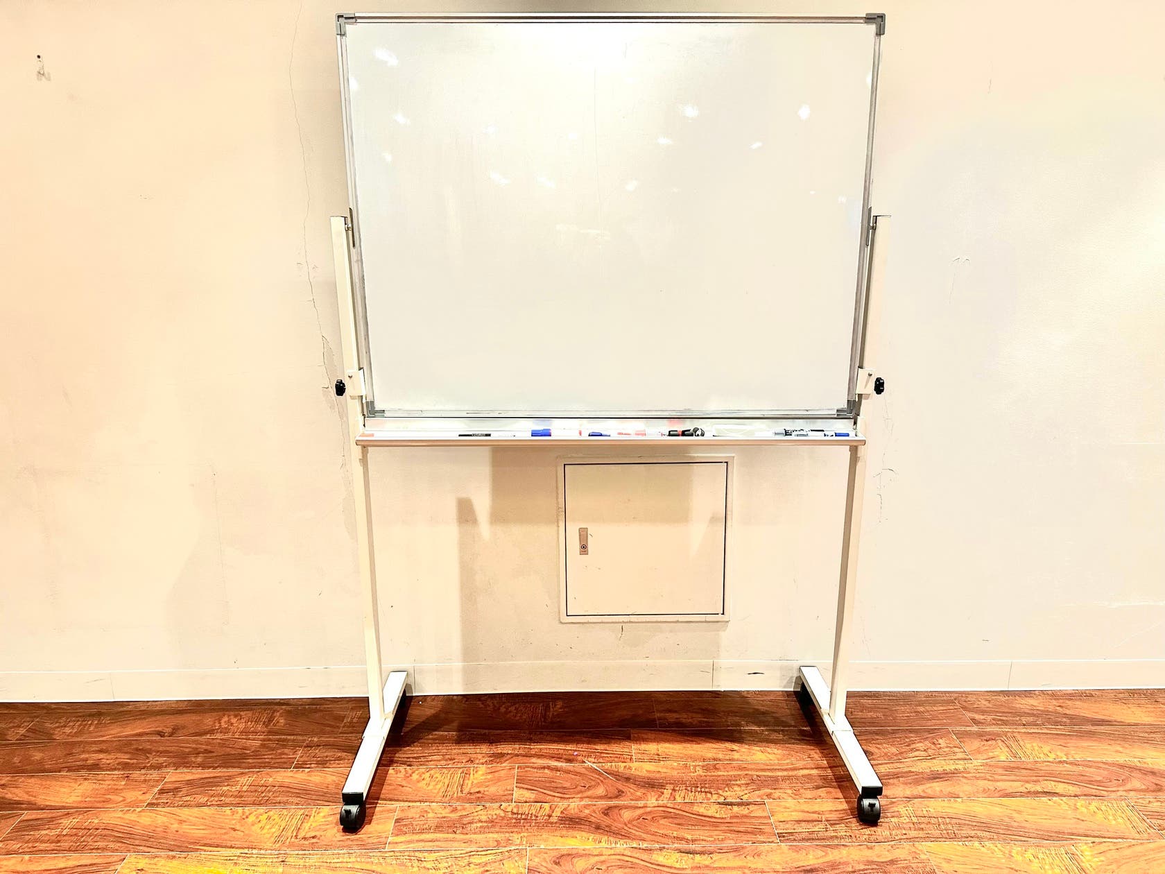 【駅徒歩30秒】83㎡ 大型スタジオ　リノリウム床　撮影機材豊富の写真17