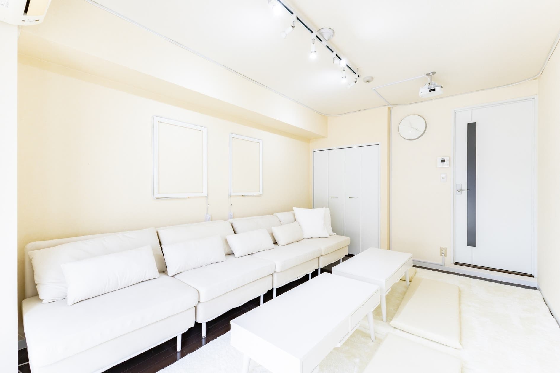 LEDライトで盛れるスペース☄推し活🫰100㌅大画面プロジェクターで動画鑑賞🎦ゲーム🎮の写真10