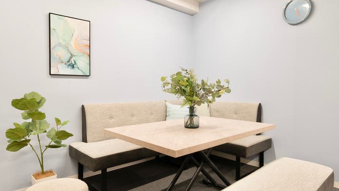 【東梅田すぐ】Open価格30%⤵️泉の広場4分🚃120㌅大画面スクリーン🎬セミナー/懇親会などにお勧め⭐️土足🉑/ネクシアの写真4