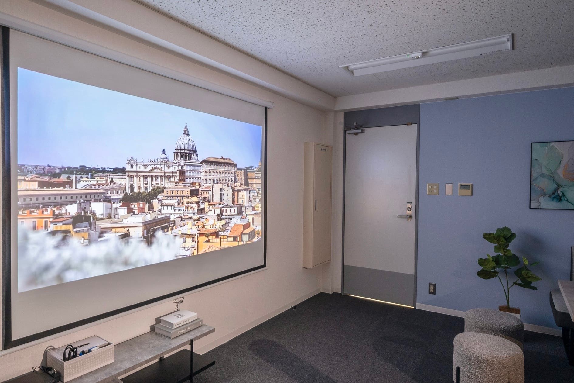 【東梅田すぐ】Open価格30%⤵️泉の広場4分🚃120㌅大画面スクリーン🎬セミナー/懇親会などにお勧め⭐️土足🉑／ネクシアの写真9