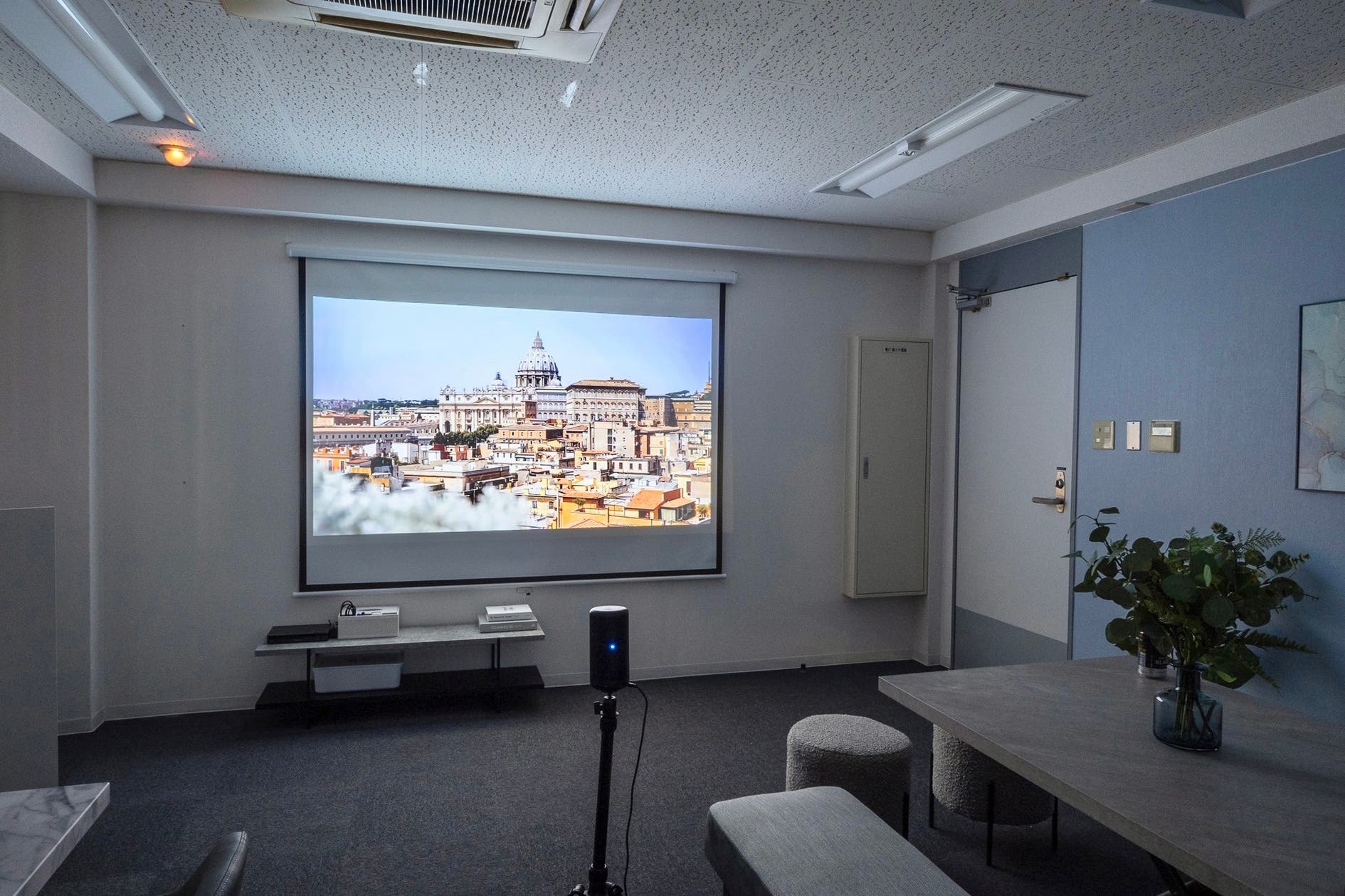 【東梅田すぐ】Open価格30%⤵️泉の広場4分🚃120㌅大画面スクリーン🎬セミナー/懇親会などにお勧め⭐️土足🉑／ネクシアの写真7