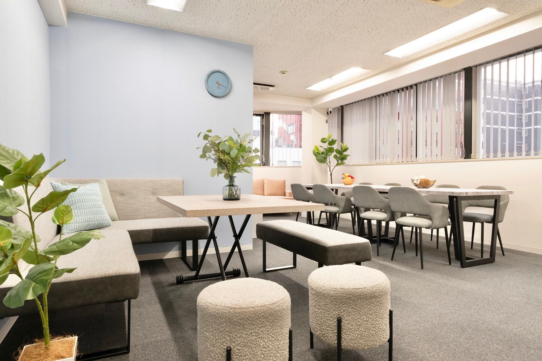 【東梅田すぐ】Open価格30%⤵️泉の広場4分🚃120㌅大画面スクリーン🎬セミナー/懇親会などにお勧め⭐️土足🉑／ネクシアの写真1