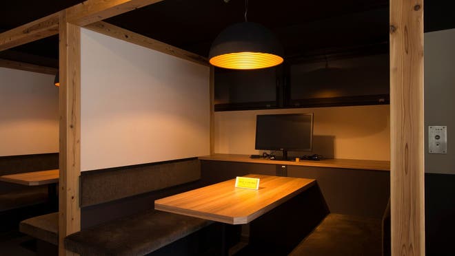 【1~4名BOX席】新橋駅徒歩1分!フリードリンク/モニター/Wi-Fi/充電器/テレワークやWeb会議に最適の写真1