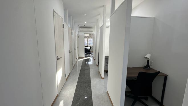 新小岩駅徒歩4分 4階会議室 着席人数8名。会議、面接、商談などに最適の写真6