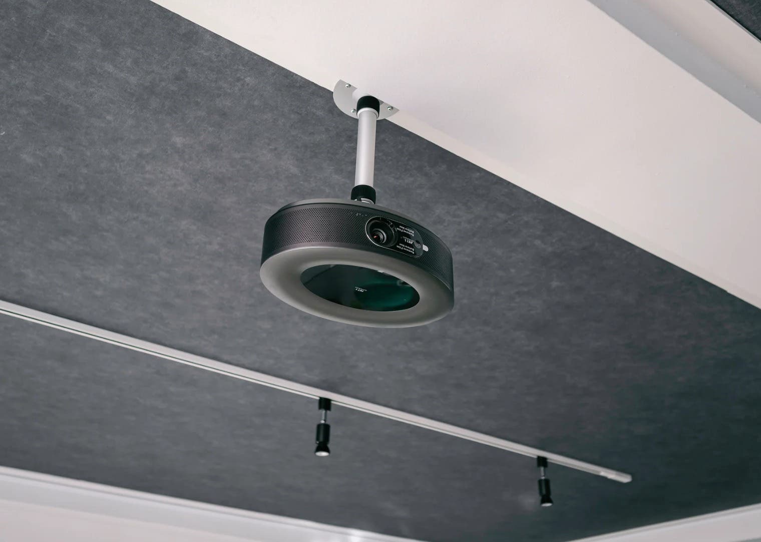 📹プロジェクター（Anker NEBULA Cosmos）の画像1