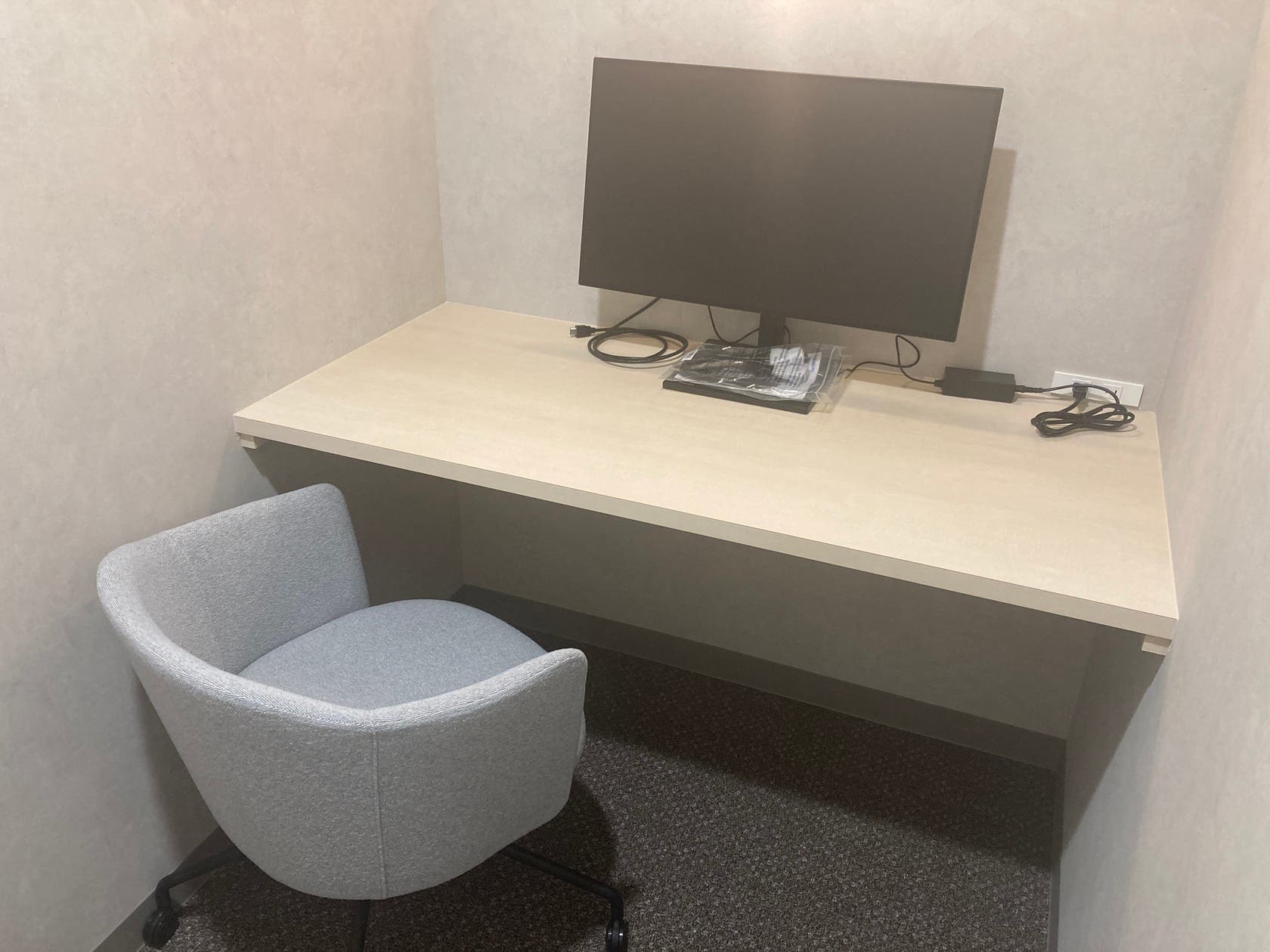 【JR花園駅前】1名用ワークブース/Wi-Fi/モニター/ZOOM/自習/いいオフィス花園駅前個室①の写真5