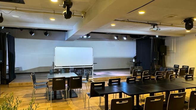 新大久保駅🚶2分/地下スペース/ステージ付/飲食持込OK/プロジェクター大画面/Wifi/ゴミ捨て可の写真3