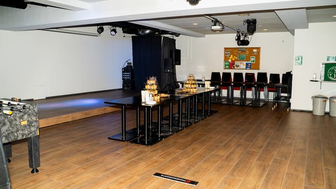 新大久保駅🚶2分/地下スペース/ステージ付/飲食持込OK/プロジェクター大画面/Wifi/ゴミ捨て可の写真4